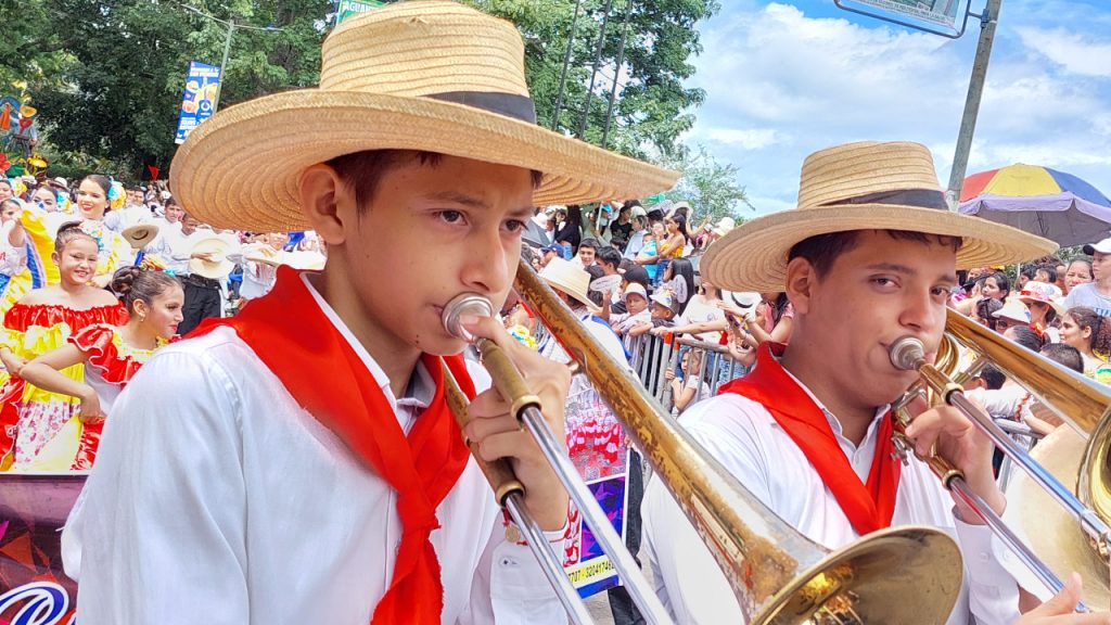 26 propuestas fueron postuladas para el afiche del Festival del Bambuco ...