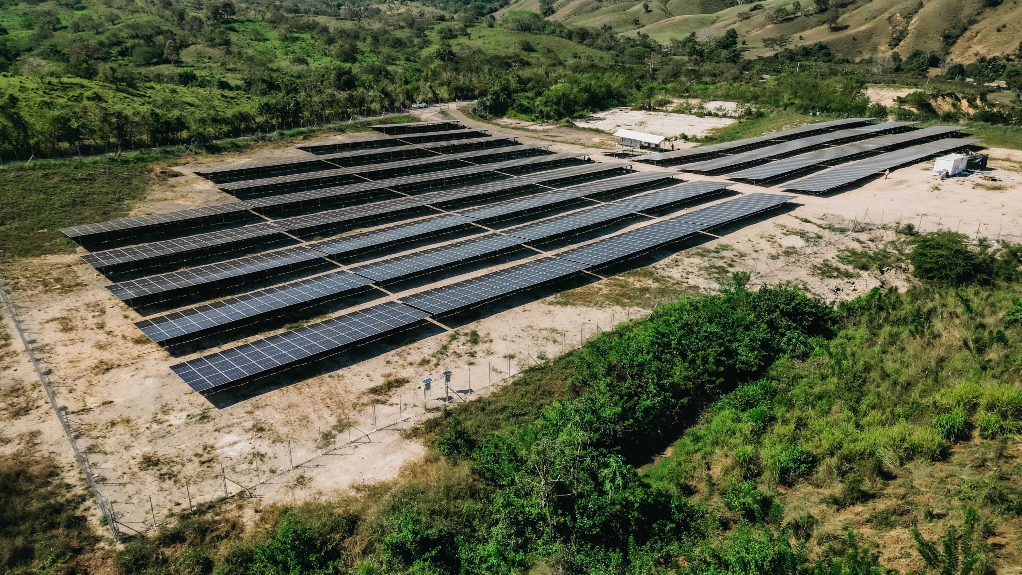 ‘Granjas solares’: estos son los beneficios de cosechar energía limpia ...