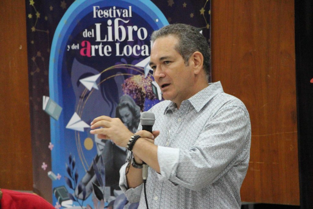 Hugo Fernando Cabrera Ochoa, presentó su libro 'El Lavaperros' - TSM ...