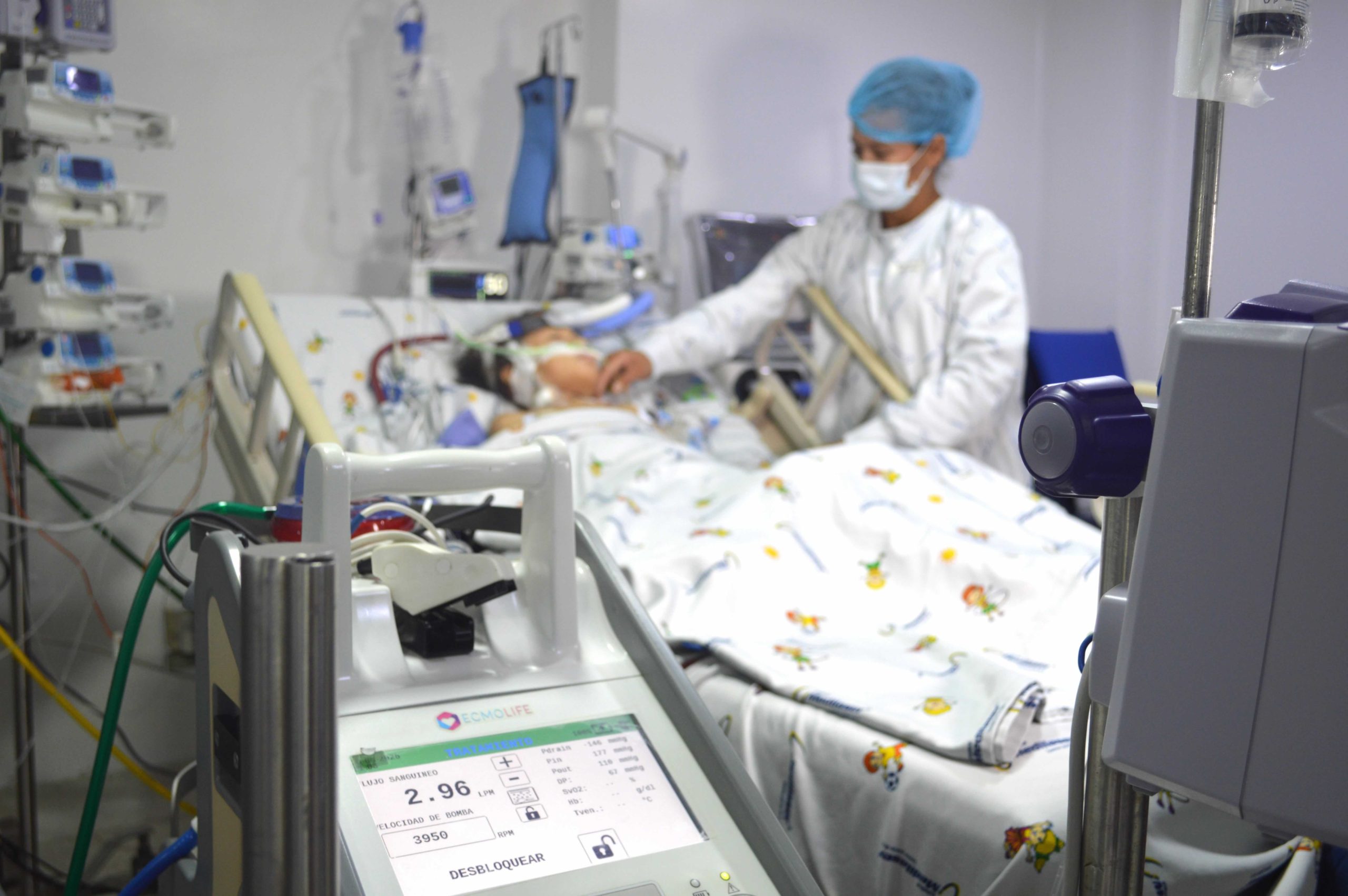 ECMO: La terapia que le da un respiro de vida a Mónica en Clínica ...