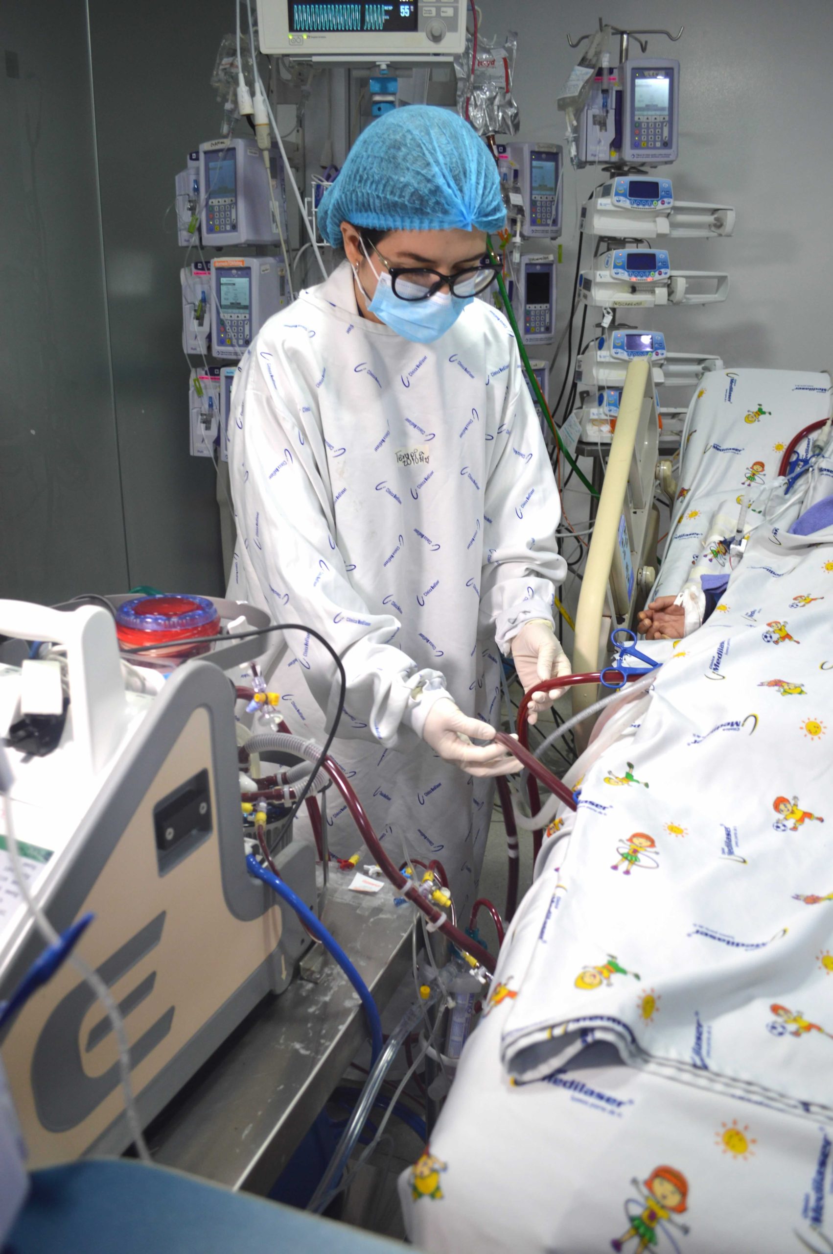 ECMO: La terapia que le da un respiro de vida a Mónica en Clínica ...
