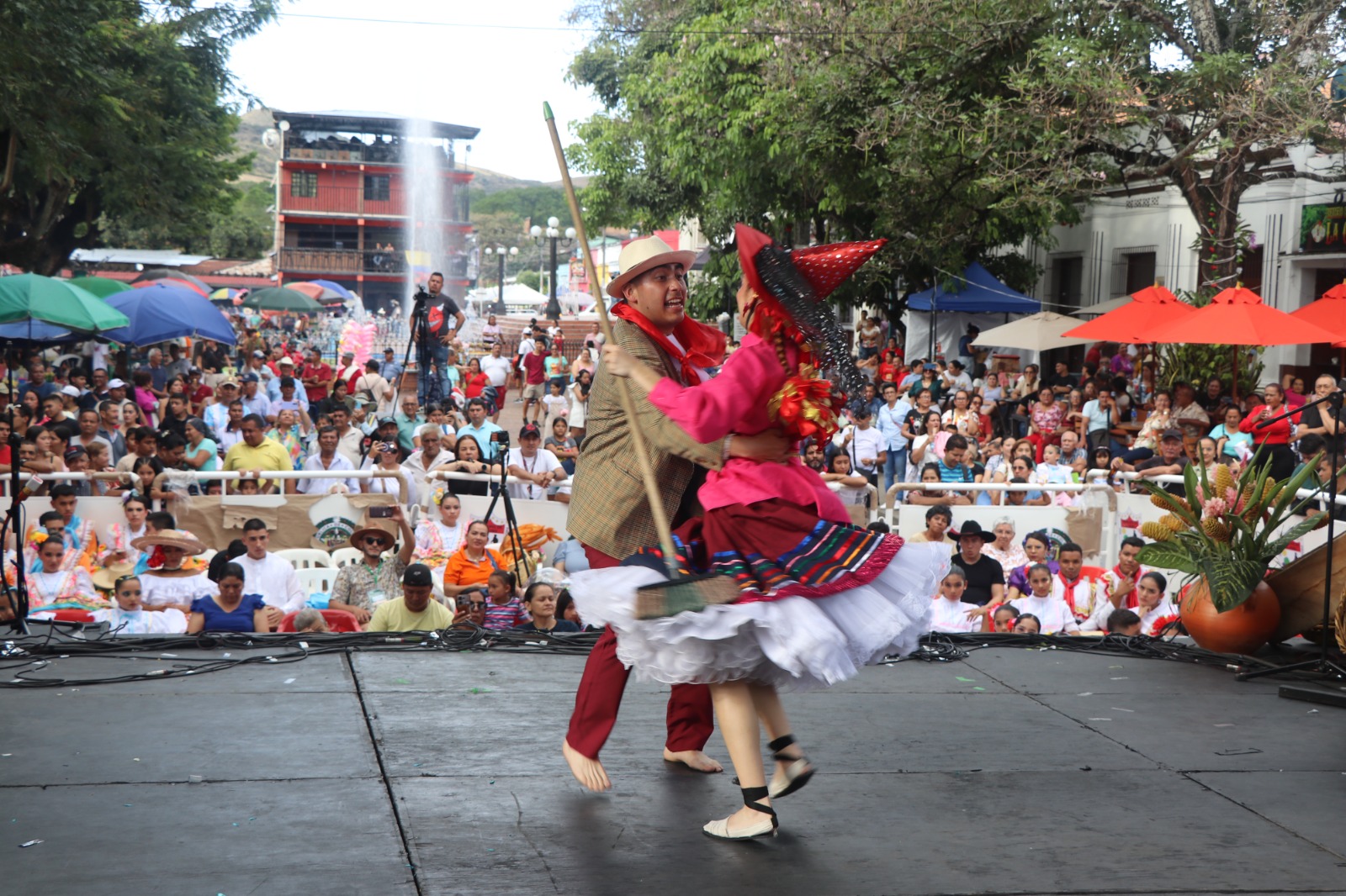 Danza, tradición y cultura: el folclor de Colombia se reunió en Gigante ...